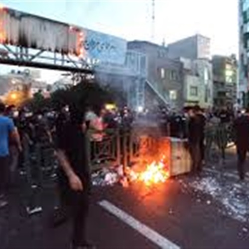 بوابة الحركات الاسلامية ذي اندبيندنت محللون يشككون في قدرة المظاهرات